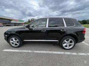Melns Porsche Cayenne 2007 Viļņa, ar dzinēja tilpumu 4.81 L un nobraukumu 180 tūkst. km par 5800 €, foto 7 vietnē AUTOMOTO.COM.LV