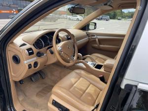 Melns Porsche Cayenne 2007 Viļņa, ar dzinēja tilpumu 4.81 L un nobraukumu 180 tūkst. km par 5800 €, foto 8 vietnē AUTOMOTO.COM.LV