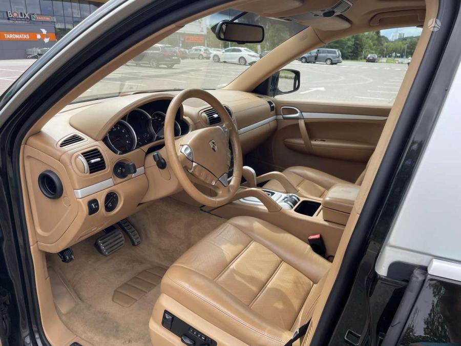 Melns Porsche Cayenne 2007 Viļņa, ar dzinēja tilpumu 4.81 L un nobraukumu 180 tūkst. km par 5800 €, foto 8 vietnē AUTOMOTO.COM.LV