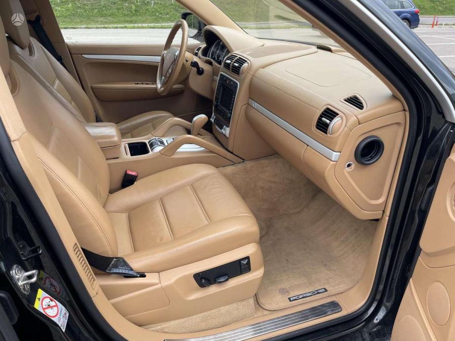 Melns Porsche Cayenne 2007 Viļņa, ar dzinēja tilpumu 4.81 L un nobraukumu 180 tūkst. km par 5800 €, foto 9 vietnē AUTOMOTO.COM.LV