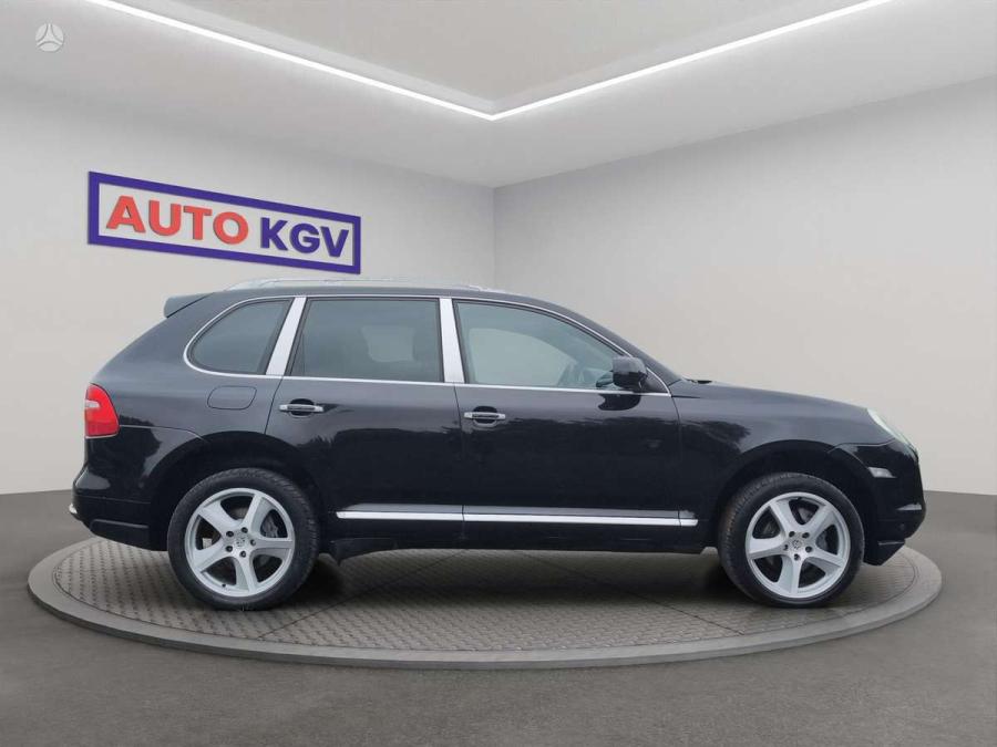 Black Porsche Cayenne 2007 in Kaunas, with an engine capacity of 3.60 L and mileage of 268 thousand km for 7999 €, photo 7 on AUTOMOTO.COM.LV