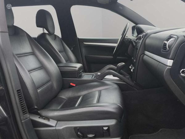 Melns Porsche Cayenne 2007 Kauņa, ar dzinēja tilpumu 3.60 L un nobraukumu 268 tūkst. km par 7999 €, foto 8 vietnē AUTOMOTO.COM.LV