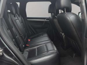 Black Porsche Cayenne 2007 in Kaunas, with an engine capacity of 3.60 L and mileage of 268 thousand km for 7999 €, photo 10 on AUTOMOTO.COM.LV