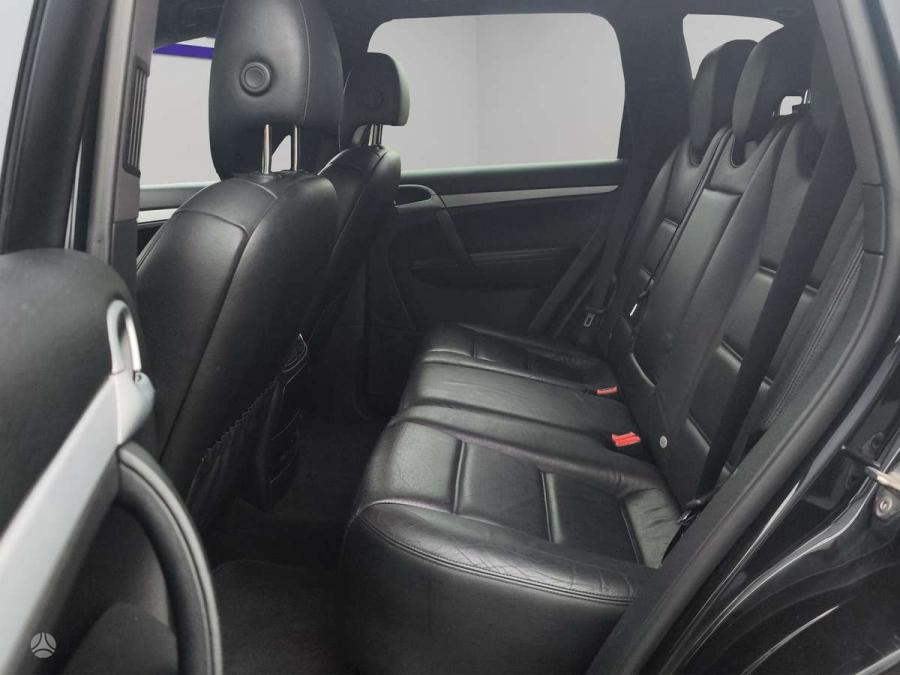 Black Porsche Cayenne 2007 in Kaunas, with an engine capacity of 3.60 L and mileage of 268 thousand km for 7999 €, photo 12 on AUTOMOTO.COM.LV