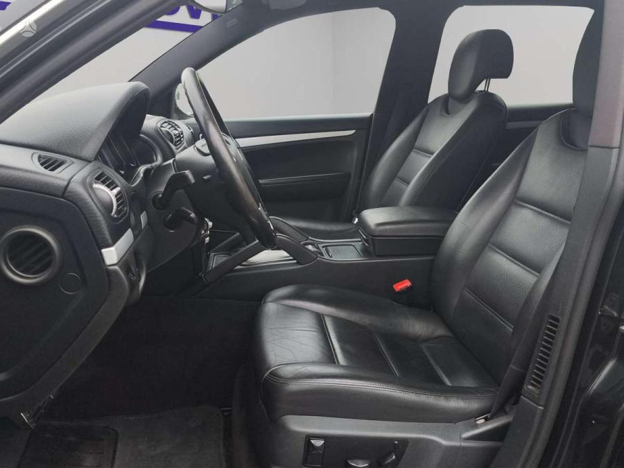 Black Porsche Cayenne 2007 in Kaunas, with an engine capacity of 3.60 L and mileage of 268 thousand km for 7999 €, photo 14 on AUTOMOTO.COM.LV