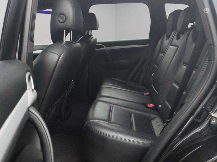 Black Porsche Cayenne 2007 in Kaunas, with an engine capacity of 3.60 L and mileage of 268 thousand km for 7999 €, photo 12 on AUTOMOTO.COM.LV