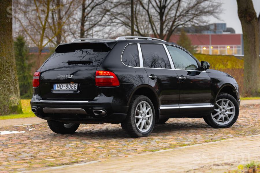 Melns Porsche Cayenne 2008 Jelgava, ar dzinēja tilpumu 4.80 L un nobraukumu 255 tūkst. km par 6500 €, foto 4 vietnē AUTOMOTO.COM.LV