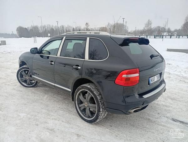 Melns Porsche Cayenne 2008 Viļņa, ar dzinēja tilpumu 4.80 L un nobraukumu 240 tūkst. km par 5800 €, foto 4 vietnē AUTOMOTO.COM.LV