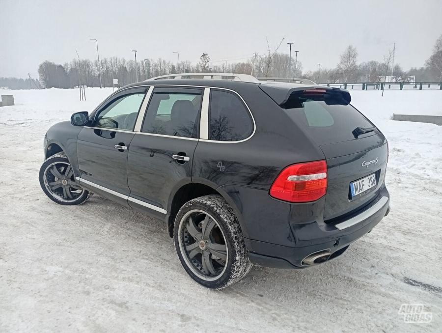 Black Porsche Cayenne 2008 in Vilnius, with an engine capacity of 4.80 L and mileage of 240 thousand km for 5800 €, photo 4 on AUTOMOTO.COM.LV