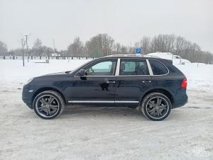 Black Porsche Cayenne 2008 in Vilnius, with an engine capacity of 4.80 L and mileage of 240 thousand km for 5800 €, photo 7 on AUTOMOTO.COM.LV