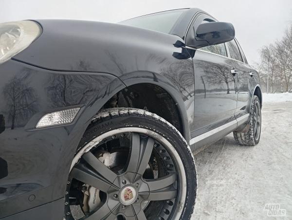 Melns Porsche Cayenne 2008 Viļņa, ar dzinēja tilpumu 4.80 L un nobraukumu 240 tūkst. km par 5800 €, foto 9 vietnē AUTOMOTO.COM.LV
