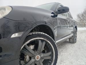 Black Porsche Cayenne 2008 in Vilnius, with an engine capacity of 4.80 L and mileage of 240 thousand km for 5800 €, photo 9 on AUTOMOTO.COM.LV