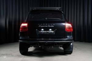 Black Porsche Cayenne 2008 in Vilnius, with an engine capacity of 4.81 L and mileage of 170 thousand km for 35000 €, photo 4 on AUTOMOTO.COM.LV