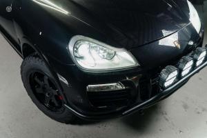Black Porsche Cayenne 2008 in Vilnius, with an engine capacity of 4.81 L and mileage of 170 thousand km for 35000 €, photo 6 on AUTOMOTO.COM.LV