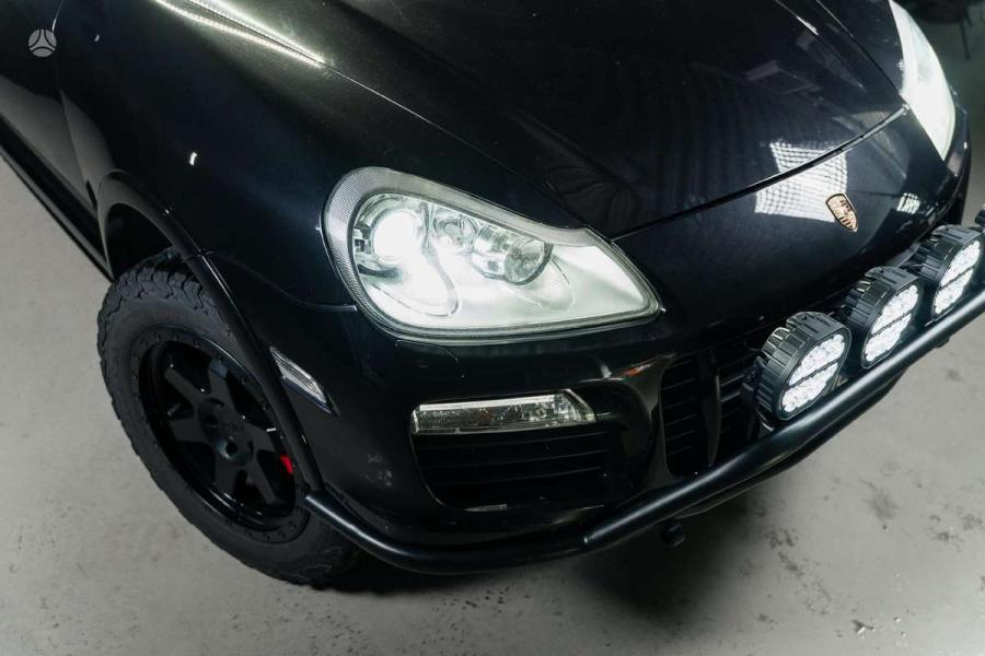 Black Porsche Cayenne 2008 in Vilnius, with an engine capacity of 4.81 L and mileage of 170 thousand km for 35000 €, photo 6 on AUTOMOTO.COM.LV