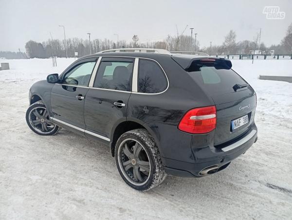 Melns Porsche Cayenne 2008 Viļņa, ar dzinēja tilpumu 4.80 L un nobraukumu 240 tūkst. km par 5800 €, foto 4 vietnē AUTOMOTO.COM.LV