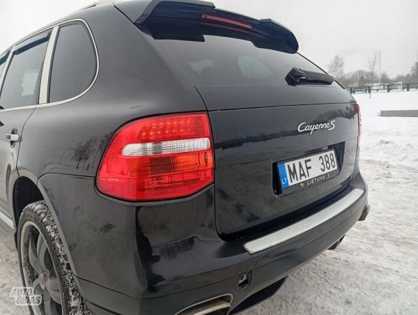 Melns Porsche Cayenne 2008 Viļņa, ar dzinēja tilpumu 4.80 L un nobraukumu 240 tūkst. km par 5800 €, foto 10 vietnē AUTOMOTO.COM.LV