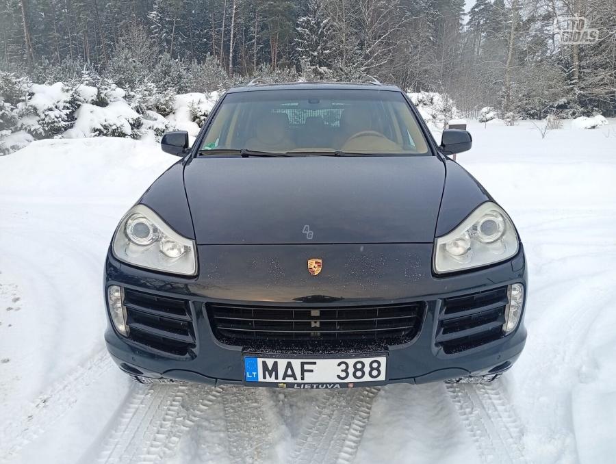Black Porsche Cayenne 2008 in Vilnius, with an engine capacity of 4.80 L and mileage of 240 thousand km for 5800 €, photo 2 on AUTOMOTO.COM.LV