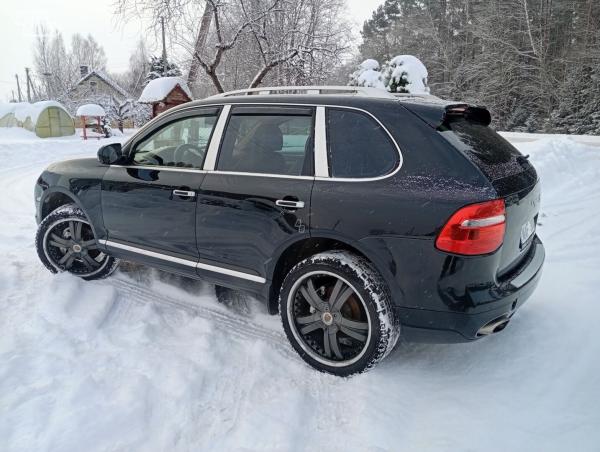 Melns Porsche Cayenne 2008 Viļņa, ar dzinēja tilpumu 4.80 L un nobraukumu 240 tūkst. km par 5800 €, foto 4 vietnē AUTOMOTO.COM.LV