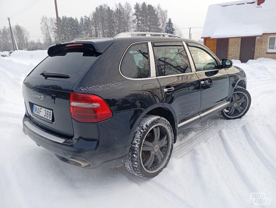 Black Porsche Cayenne 2008 in Vilnius, with an engine capacity of 4.80 L and mileage of 240 thousand km for 5800 €, photo 5 on AUTOMOTO.COM.LV