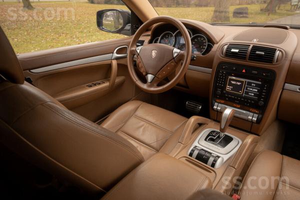 Black Porsche Cayenne 2008 in Riga, with an engine capacity of 4.80 L and mileage of 263 thousand km for 11900 €, photo 8 on AUTOMOTO.COM.LV