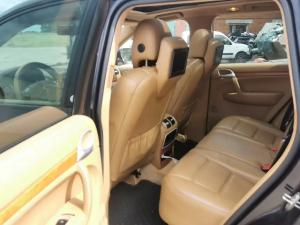 Melns Porsche Cayenne 2008 Kuldīga, ar dzinēja tilpumu 4.50 L un nobraukumu 288 tūkst. km par 8500 €, foto 7 vietnē AUTOMOTO.COM.LV
