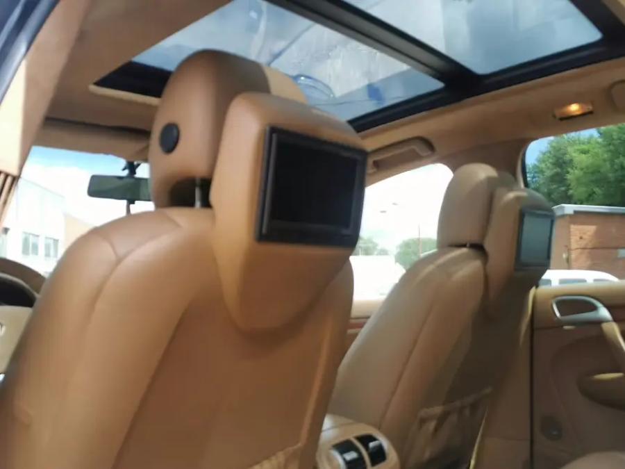 Melns Porsche Cayenne 2008 Kuldīga, ar dzinēja tilpumu 4.50 L un nobraukumu 288 tūkst. km par 8500 €, foto 8 vietnē AUTOMOTO.COM.LV