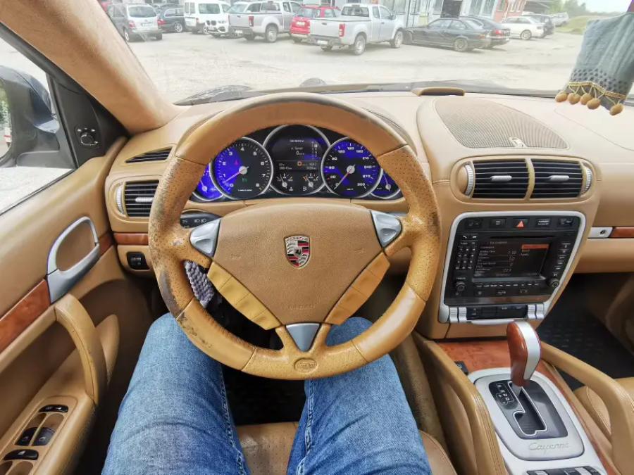 Melns Porsche Cayenne 2008 Kuldīga, ar dzinēja tilpumu 4.50 L un nobraukumu 288 tūkst. km par 8500 €, foto 10 vietnē AUTOMOTO.COM.LV