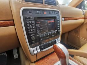 Melns Porsche Cayenne 2008 Kuldīga, ar dzinēja tilpumu 4.50 L un nobraukumu 288 tūkst. km par 8500 €, foto 12 vietnē AUTOMOTO.COM.LV