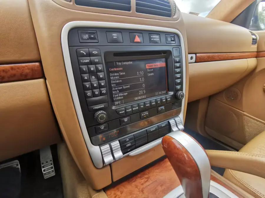 Melns Porsche Cayenne 2008 Kuldīga, ar dzinēja tilpumu 4.50 L un nobraukumu 288 tūkst. km par 8500 €, foto 12 vietnē AUTOMOTO.COM.LV