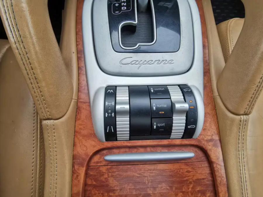 Melns Porsche Cayenne 2008 Kuldīga, ar dzinēja tilpumu 4.50 L un nobraukumu 288 tūkst. km par 8500 €, foto 13 vietnē AUTOMOTO.COM.LV