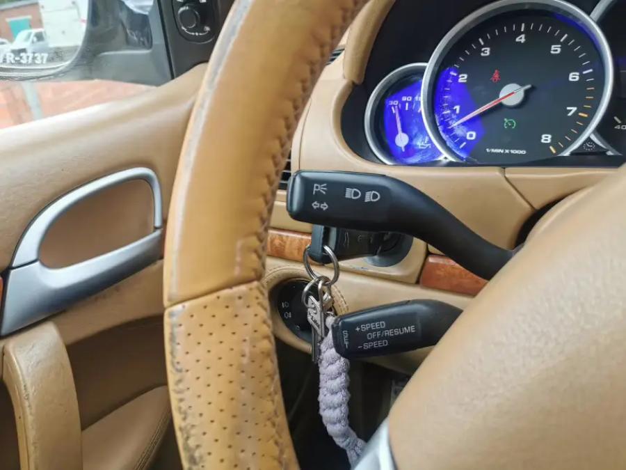 Melns Porsche Cayenne 2008 Kuldīga, ar dzinēja tilpumu 4.50 L un nobraukumu 288 tūkst. km par 8500 €, foto 15 vietnē AUTOMOTO.COM.LV