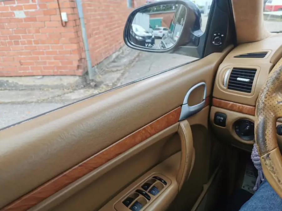 Melns Porsche Cayenne 2008 Kuldīga, ar dzinēja tilpumu 4.50 L un nobraukumu 288 tūkst. km par 8500 €, foto 16 vietnē AUTOMOTO.COM.LV