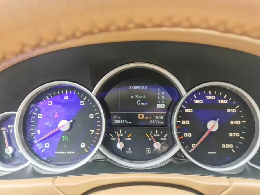 Melns Porsche Cayenne 2008 Kuldīga, ar dzinēja tilpumu 4.50 L un nobraukumu 288 tūkst. km par 8500 €, foto 17 vietnē AUTOMOTO.COM.LV