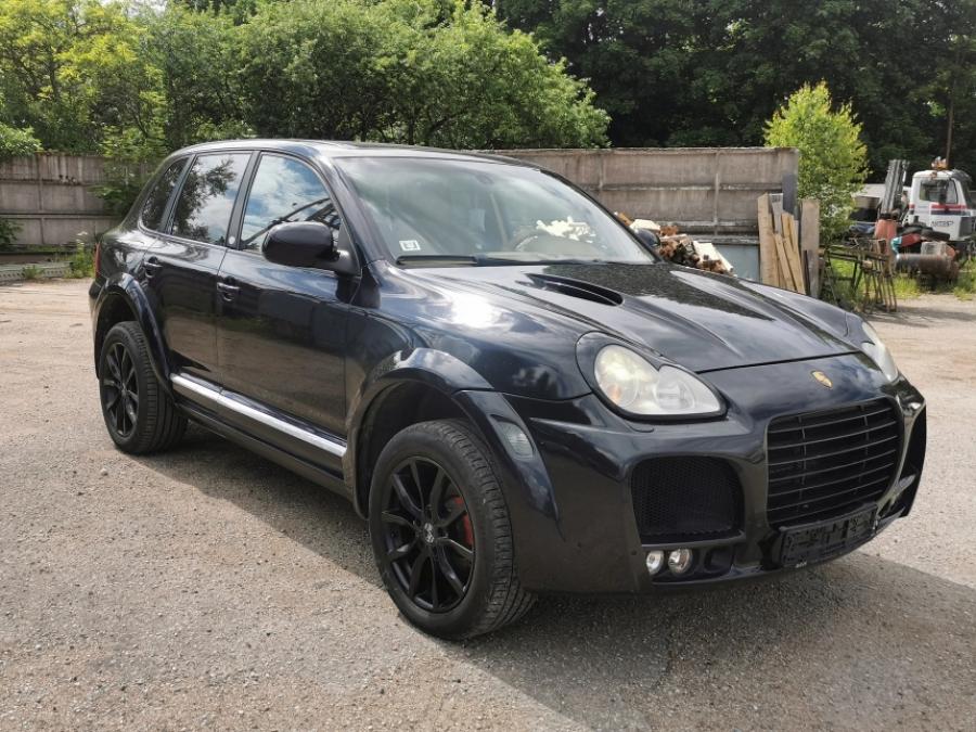 Black Porsche Cayenne 2008 in Riga, with an engine capacity of 4.50 L and mileage of 288 thousand km for 8500 €, photo 4 on AUTOMOTO.COM.LV