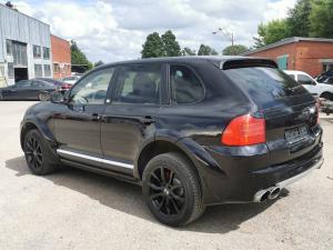 Black Porsche Cayenne 2008 in Riga, with an engine capacity of 4.50 L and mileage of 288 thousand km for 8500 €, photo 5 on AUTOMOTO.COM.LV