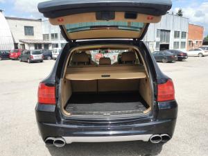 Black Porsche Cayenne 2008 in Riga, with an engine capacity of 4.50 L and mileage of 288 thousand km for 8500 €, photo 6 on AUTOMOTO.COM.LV
