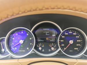 Black Porsche Cayenne 2008 in Riga, with an engine capacity of 4.50 L and mileage of 288 thousand km for 8500 €, photo 17 on AUTOMOTO.COM.LV