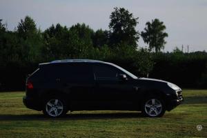 Melns Porsche Cayenne 2008 Viļņa, ar dzinēja tilpumu 4.80 L un nobraukumu 229 tūkst. km par 9500 €, foto 7 vietnē AUTOMOTO.COM.LV
