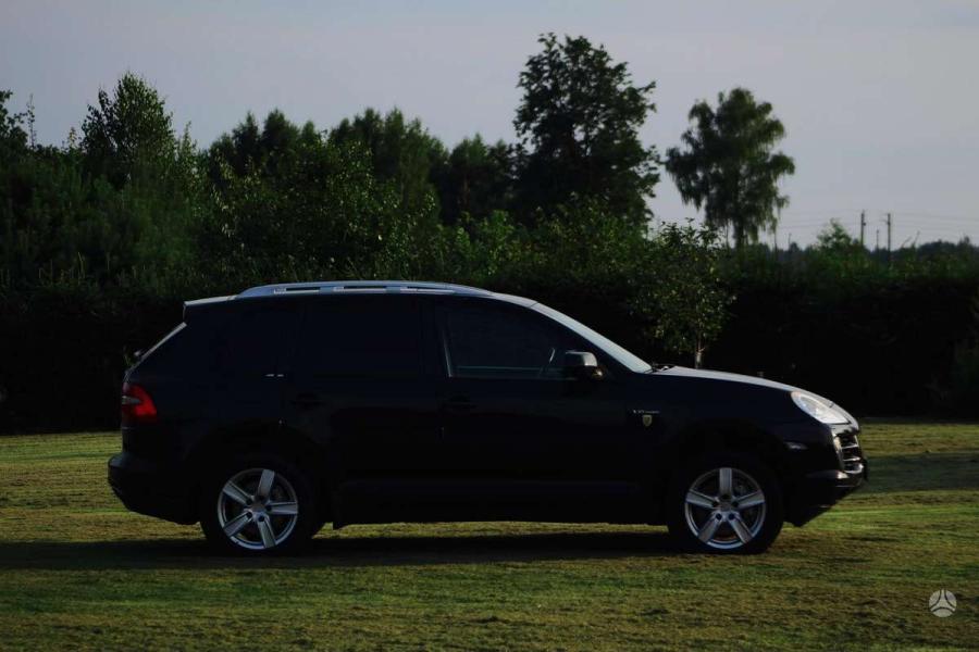 Melns Porsche Cayenne 2008 Viļņa, ar dzinēja tilpumu 4.80 L un nobraukumu 229 tūkst. km par 9500 €, foto 7 vietnē AUTOMOTO.COM.LV