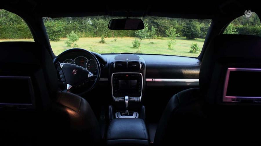 Melns Porsche Cayenne 2008 Viļņa, ar dzinēja tilpumu 4.80 L un nobraukumu 229 tūkst. km par 9500 €, foto 15 vietnē AUTOMOTO.COM.LV