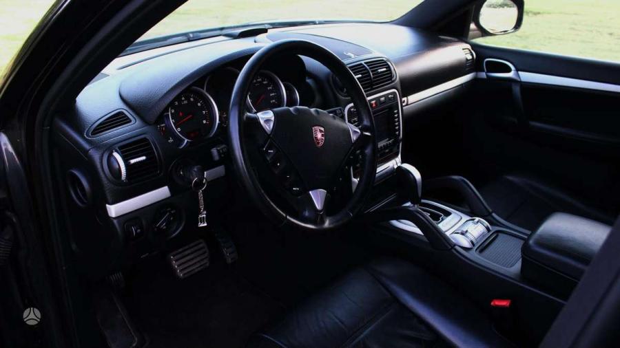 Melns Porsche Cayenne 2008 Viļņa, ar dzinēja tilpumu 4.80 L un nobraukumu 229 tūkst. km par 9500 €, foto 16 vietnē AUTOMOTO.COM.LV