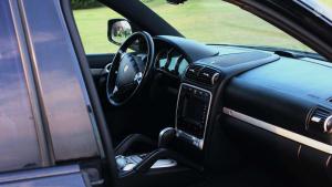 Melns Porsche Cayenne 2008 Viļņa, ar dzinēja tilpumu 4.80 L un nobraukumu 229 tūkst. km par 9500 €, foto 17 vietnē AUTOMOTO.COM.LV