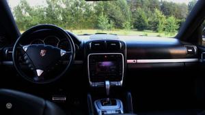 Melns Porsche Cayenne 2008 Viļņa, ar dzinēja tilpumu 4.80 L un nobraukumu 229 tūkst. km par 9500 €, foto 19 vietnē AUTOMOTO.COM.LV