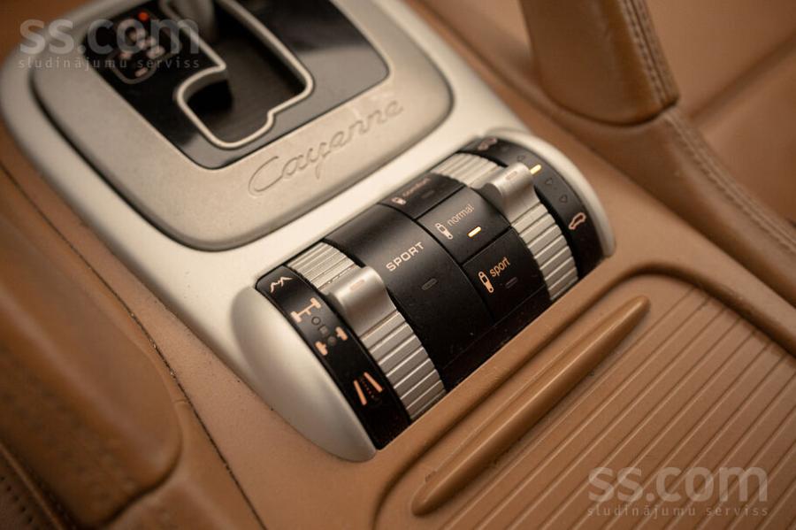 Melns Porsche Cayenne 2008 Jelgava, ar dzinēja tilpumu 4.80 L un nobraukumu 255 tūkst. km par 7000 €, foto 12 vietnē AUTOMOTO.COM.LV