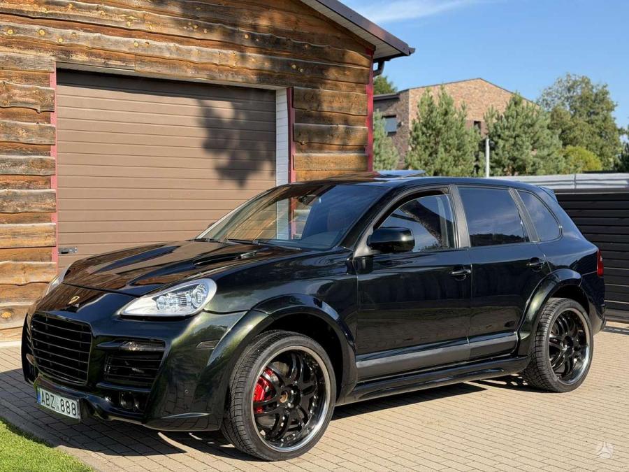 Black Porsche Cayenne 2008 in Vilnius, with an engine capacity of 4.81 L and mileage of 311 thousand km for 10000 €, photo 1 on AUTOMOTO.COM.LV