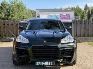 Black Porsche Cayenne 2008 in Vilnius, with an engine capacity of 4.81 L and mileage of 311 thousand km for 10000 €, photo 3 on AUTOMOTO.COM.LV