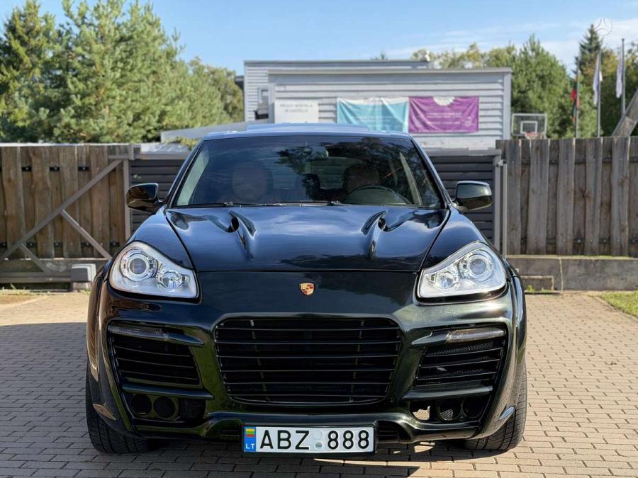 Black Porsche Cayenne 2008 in Vilnius, with an engine capacity of 4.81 L and mileage of 311 thousand km for 10000 €, photo 3 on AUTOMOTO.COM.LV