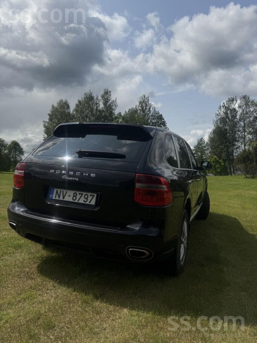 Melns Porsche Cayenne 2009 Rēzekne, ar dzinēja tilpumu 3.00 L un nobraukumu 267 tūkst. km par 56990 €, foto 3 vietnē AUTOMOTO.COM.LV