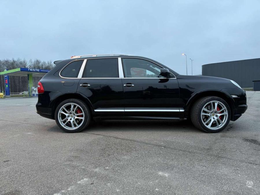 Melns Porsche Cayenne 2009 Kauņa, ar dzinēja tilpumu 4.81 L un nobraukumu 144 tūkst. km par 12999 €, foto 20 vietnē AUTOMOTO.COM.LV